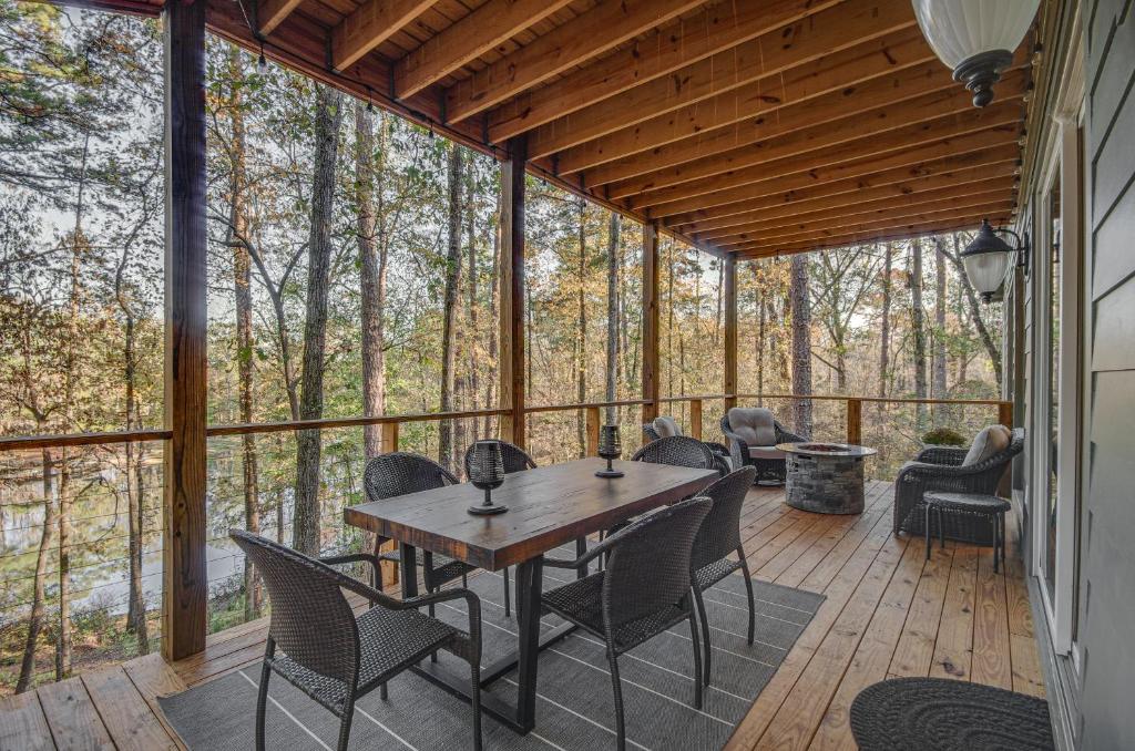 Waterfront Terry Home with 3 Decks and Hot Tub!, Terry (updated prices ...