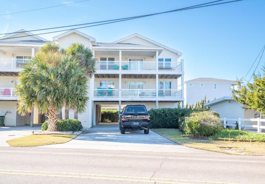 Ocean Views, short walk to beach - Helm N Dock, Kure Beach ...