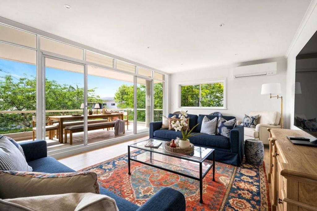 Designer Retreat Meets Vibrant Beachside Living, Palm Beach (updated ...