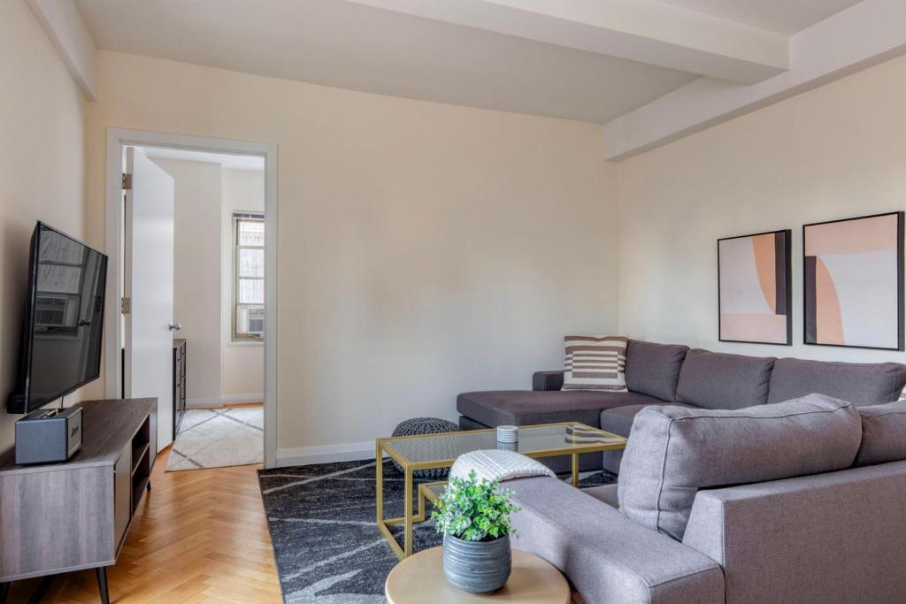 Murray Hill 2br w wraparound terrace nr park NYC-1347, New York ...