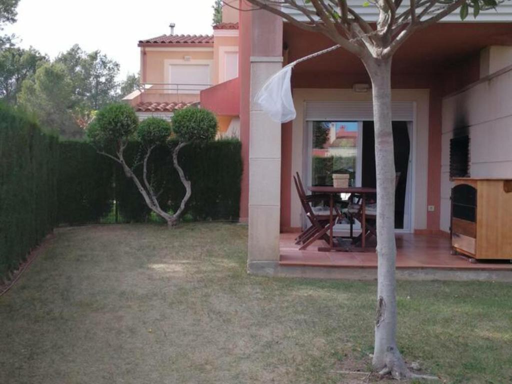 Casa adosada familiar con jardín, barbacoa y piscina en zona tranquila de Miami Playa - ES-9-162 ...