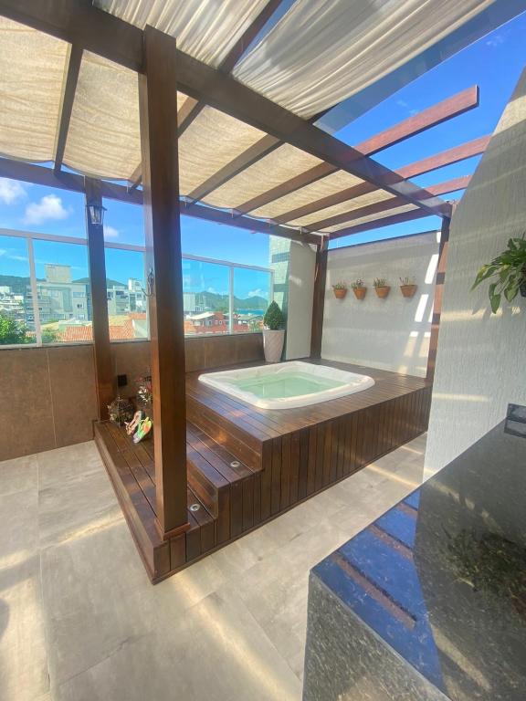 Cobertura Duplex com jacuzzi a 50 metros do mar de Mariscal, Bombinhas ...