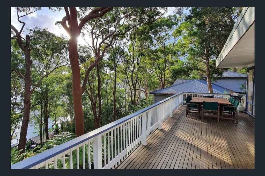 Treetop Retreat Northern Beaches with Stunning Pittwater Bay Views ...
