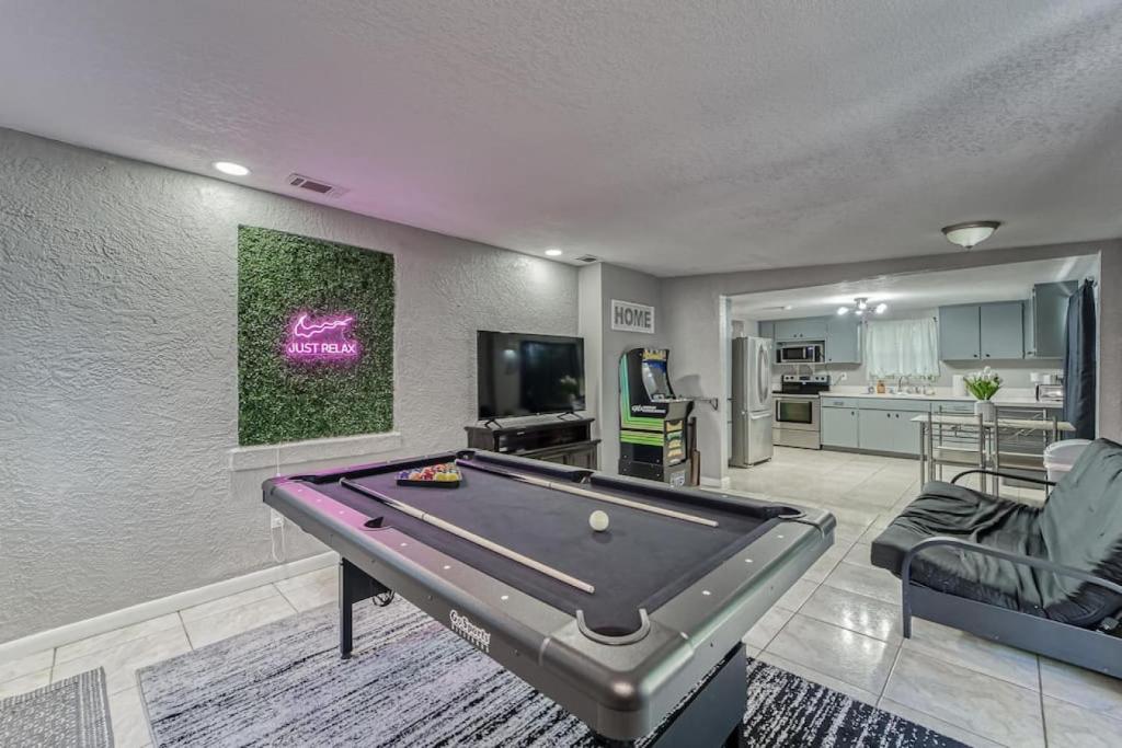 Feriehus The Barbie House Fun Game Room With Pool Table (USA Tampa ...