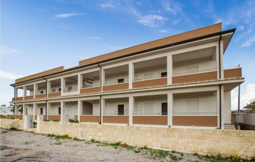 2 Bedroomlovely Apartment In Isola Di Capo Rizzuto, Ovile la Marinella ...