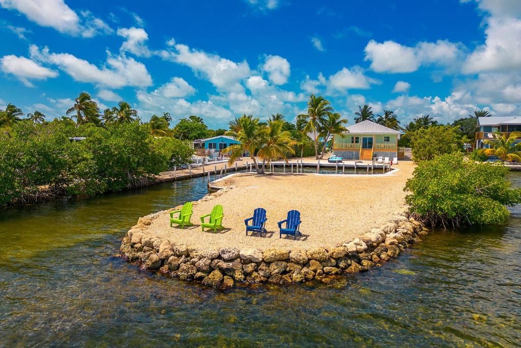 Waterfront Captain House with Boat Basin & Ramp, Summerland Key ...