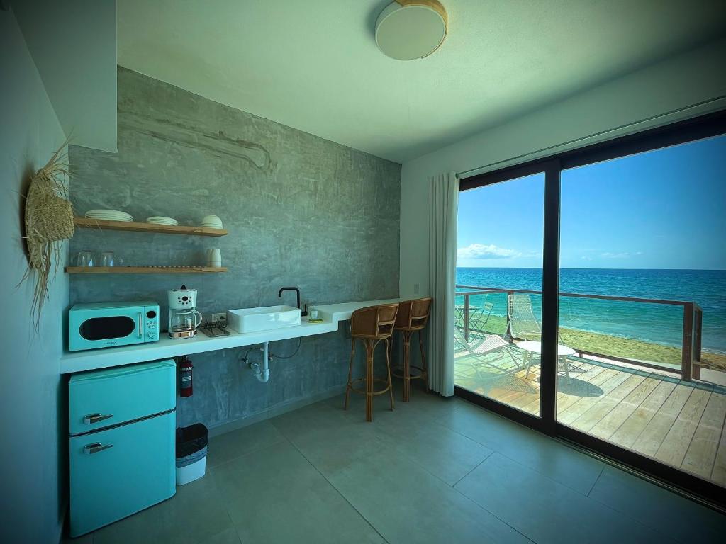 Corcega Beachfront Suites - Your Tranquil Escape in Rincon