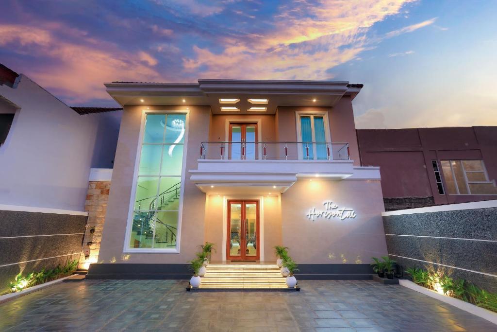 The Horizontal Hotel Pacitan, Pacitan (updated prices 2026)