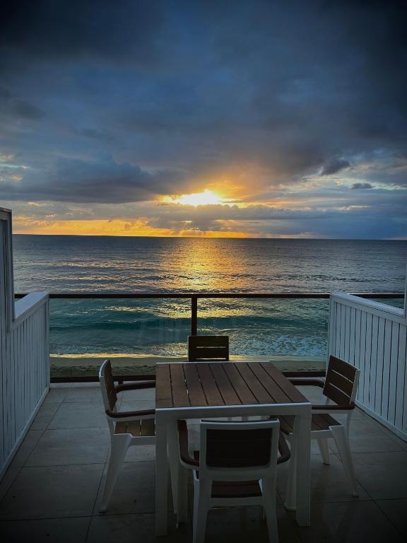 Corcega Beachfront Suites - Your Tranquil Escape in Rincon