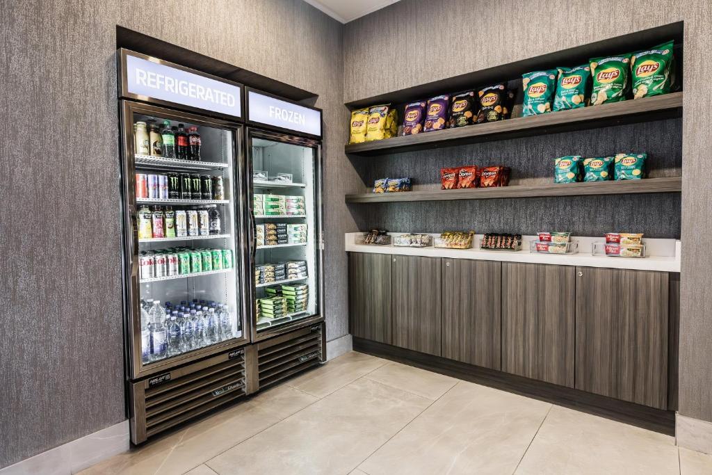 Holiday Inn Express & Suites - Toronto Airport South by IHG, Toronto ...