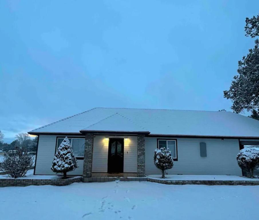 Cozy Villa Ranch Getaway 2BD/1BA, Klamath Falls (updated prices 2024)
