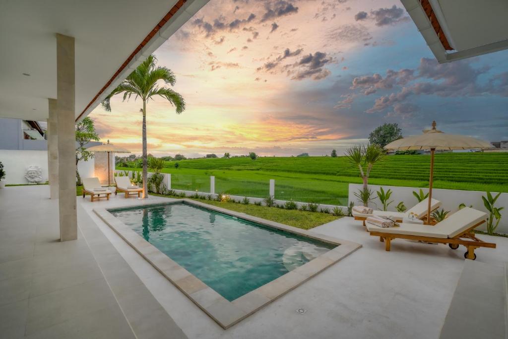 Santorini Sunset NEW 4 BR villa with beautiful rice paddy view and a ...