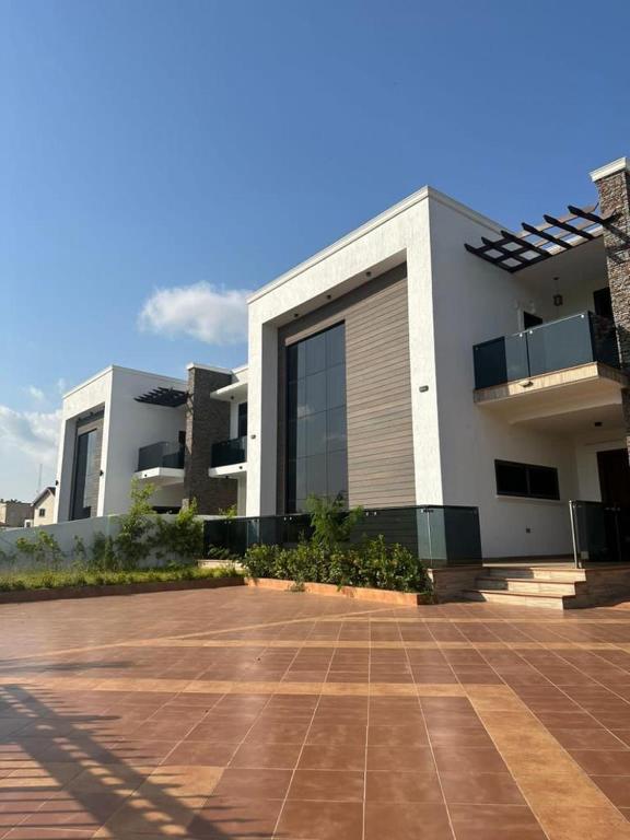 Modern villa 1, Accra (updated prices 2025)