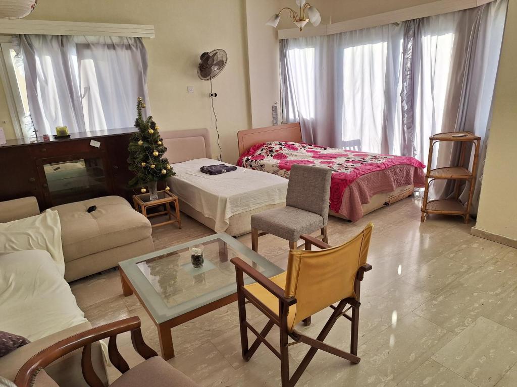 Big room with private toilet in villa in quite area of Larna a, Lárnaca ...