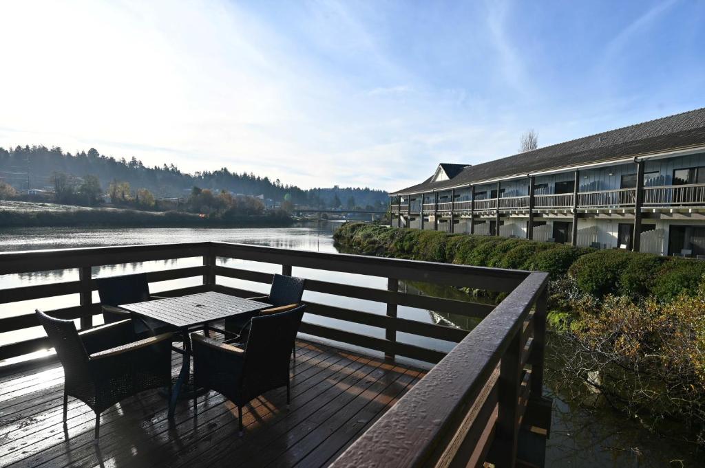 Edgewater Inn and Suites, Ascend Hotel Collection, Coos Bay (updated ...