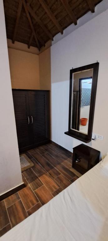 Golden hut resort, Kālīnagar (updated prices 2025)