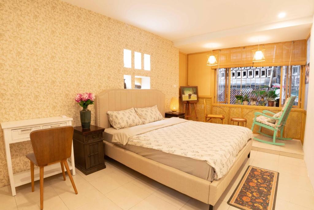 Confetti House - 200m to Hoan Kiem Lake, Trang Tien Plaza, Hanoi ...