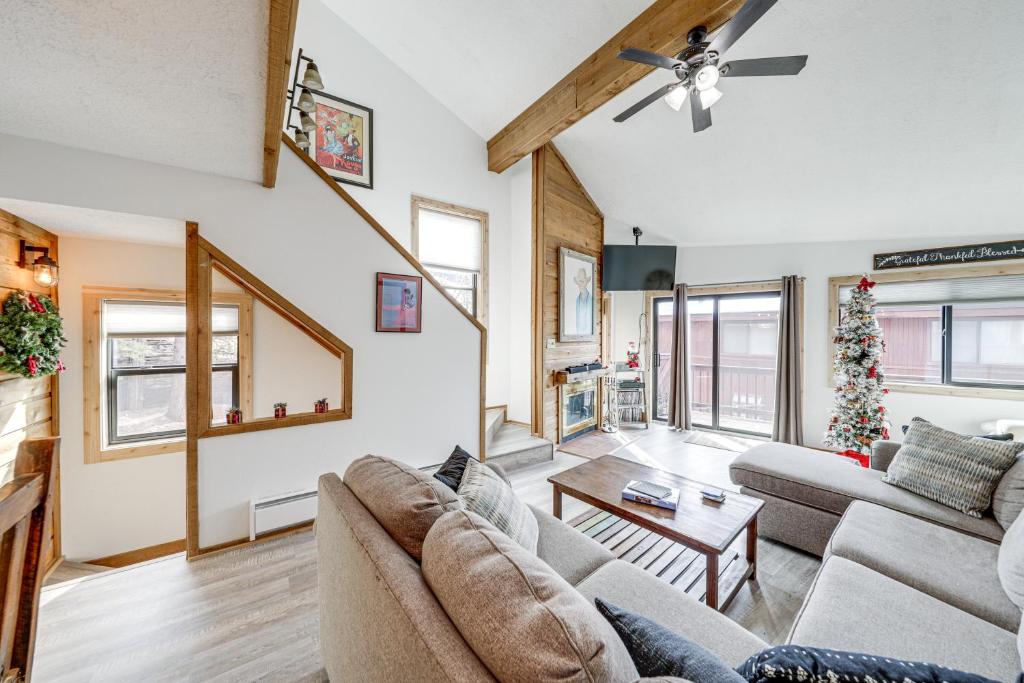 Angel Fire Resort Condo, 400 Feet to Chile Express, Angel Fire (updated ...