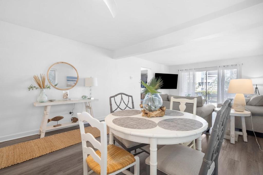 Newly Listed - One bedroom condo on Harbor Island, Harbor Island ...