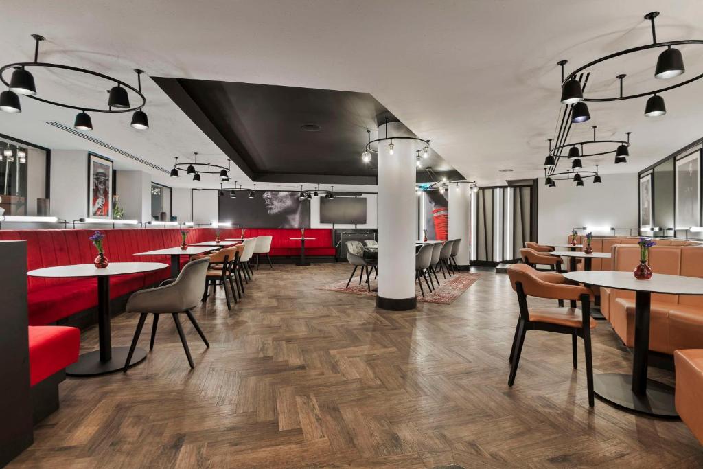 Radisson RED London Heathrow, Harmondsworth (updated prices 2025)