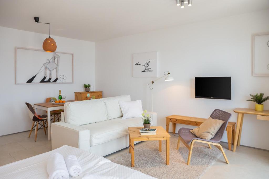 Villa Jolara With Heated Pool - Deluxe Suite 13, Mimice (updated prices ...