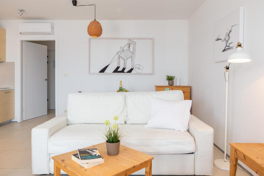 Villa Jolara With Heated Pool - Deluxe Suite 13, Mimice (updated prices ...