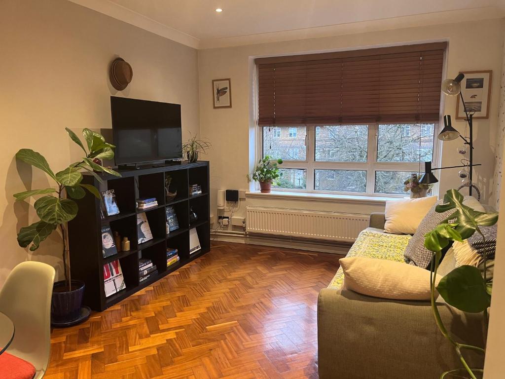 Nice & Comfy Chiswick flat, 1 min from the Thames, London (updated ...