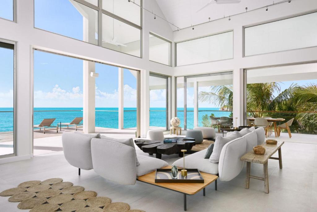 Villa La Mer South, Luxury Oceanfront on Sapodilla Bay, Providenciales ...