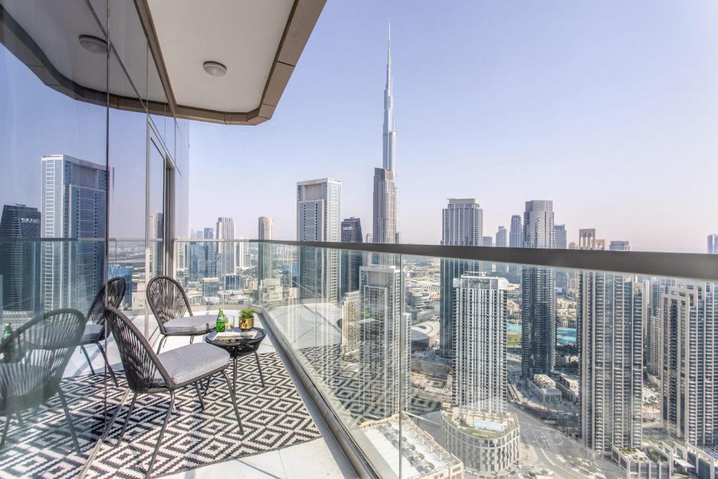 Frank Porter - Paramount, Dubai (updated prices 2025)