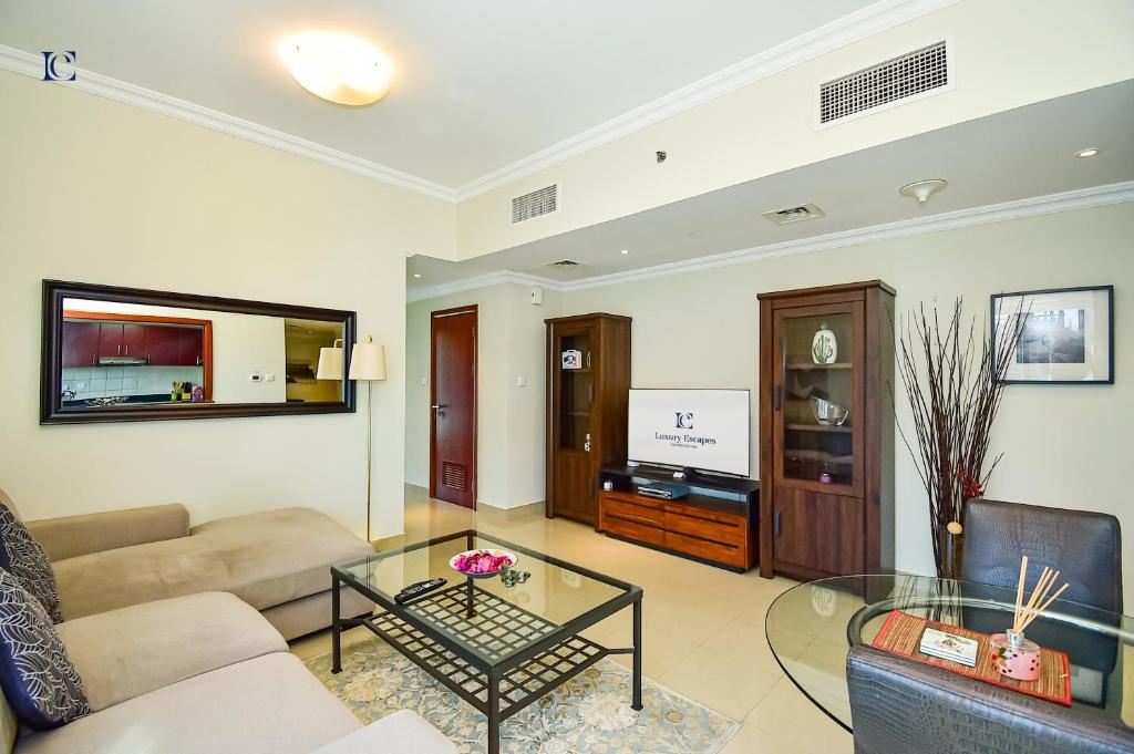 Luxury Escapes - Budget 1BR Apt in Marina - Near Tram & Metro -Time ...