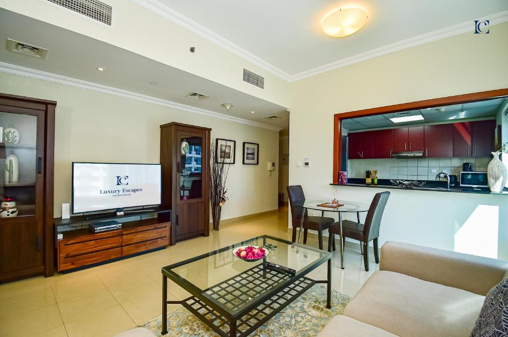 Luxury Escapes - Budget 1BR Apt in Marina - Near Tram & Metro -Time ...