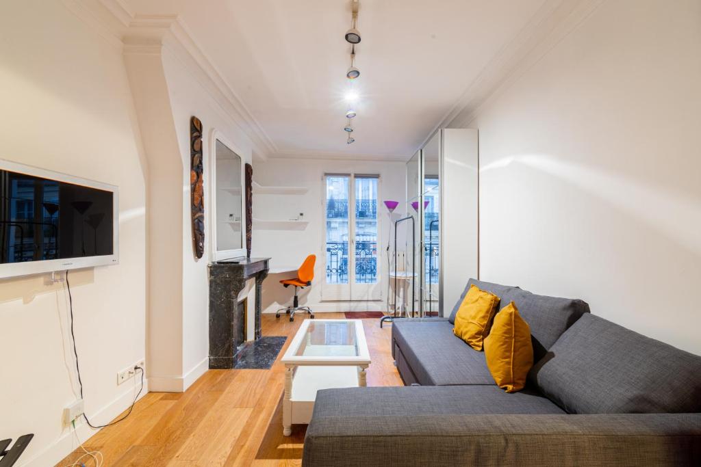 Luxurious 1 Bedroom Tour Eiffel Saint Dominique Free Netflix, Parigi ...