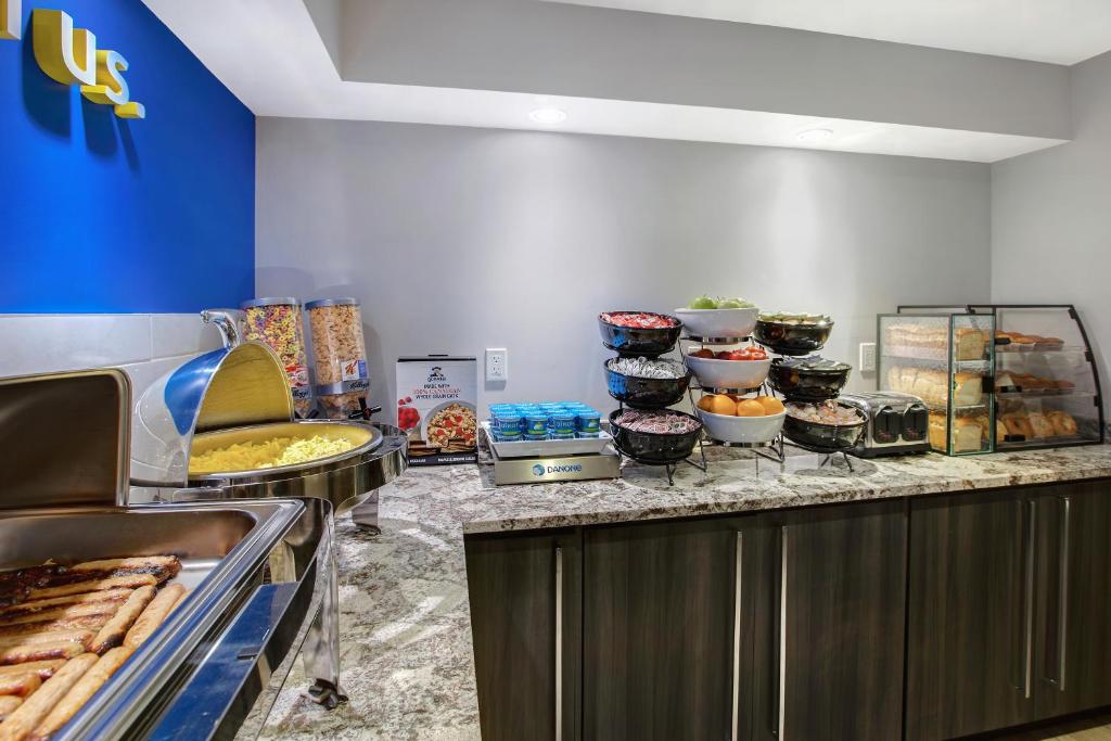 Days Inn by Wyndham Barrie, Barrie (updated prices 2025)