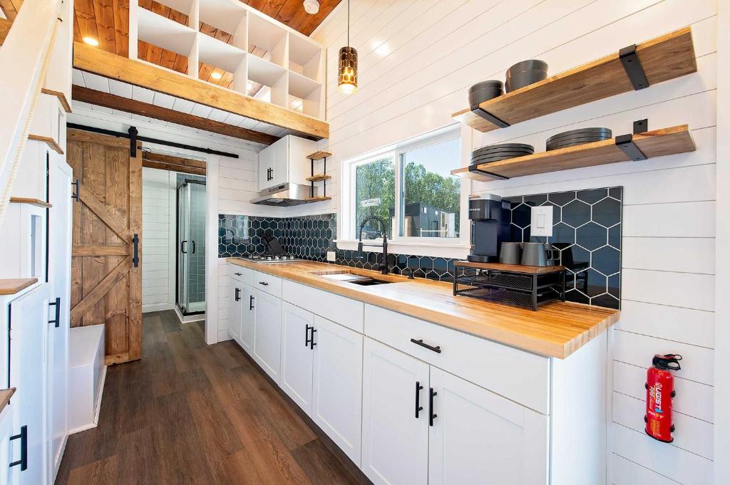 Leda Tiny Home With Mountain Views, Signal Mountain (updated prices 2024)
