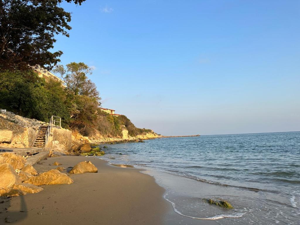 Alex Beach, Elenite (updated prices 2026)