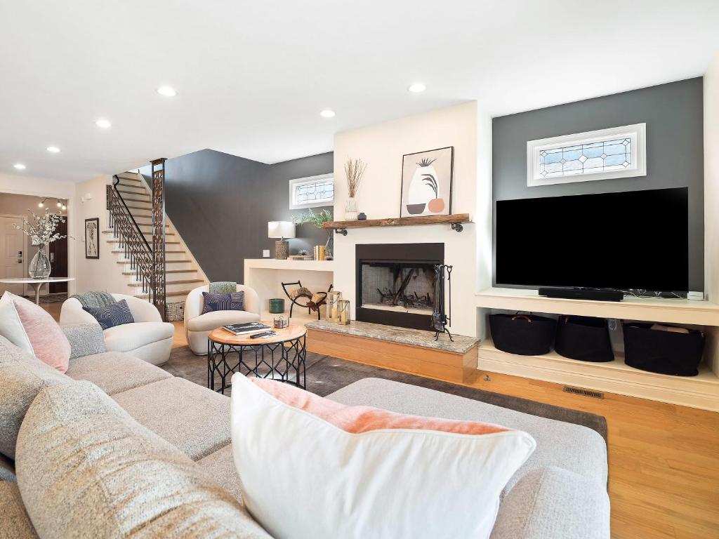 The Emerald Manor, Cleveland (updated prices 2026)