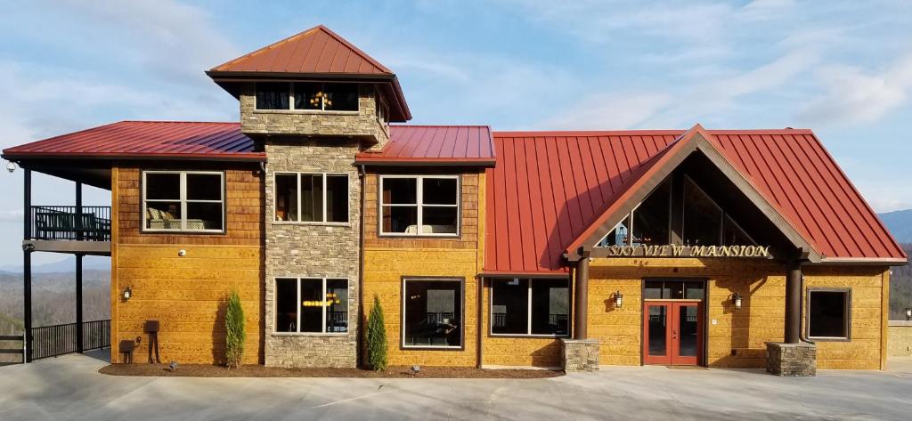 SkyView Mansion:13bdrm, 17bath, Sleeps 70, Indoor Pool, Amazing Views ...