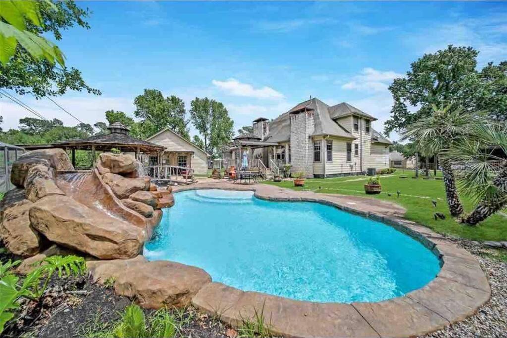 Luxury/Amazing Woodlands/Spring Oasis, Spring (updated prices 2025)