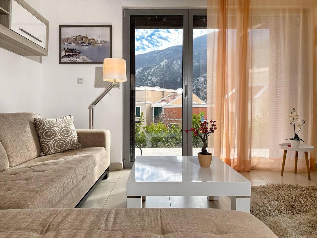 Lavander Bay C02, Donji Morinj (updated prices 2025)