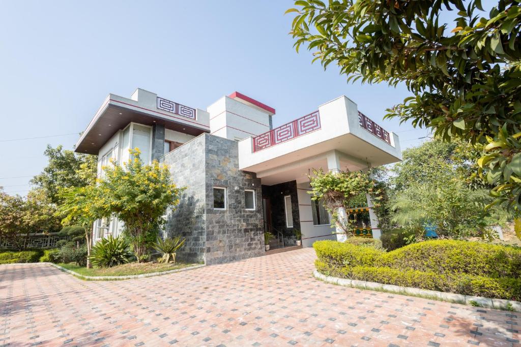 Hostie Vedika - 3BHK Farm House 40Mins from Gurgaon-Delhi, Dhauj ...