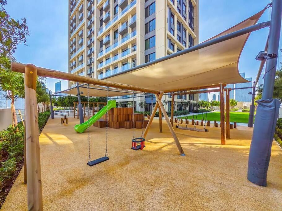 Exclusive 2 & 4 bedroom Apt with Burj Khalifa - Fountain and City Views by Meerak, Dubai ...