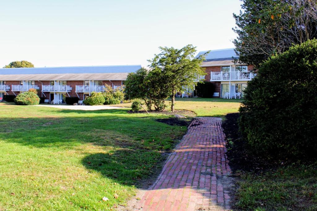 Cape Cod Irish Village - The Emerald Resort, Barnstable (updated prices ...