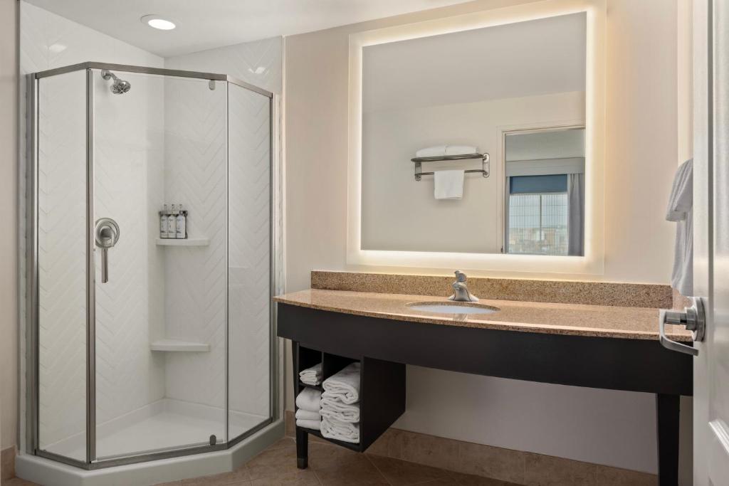 Holiday Inn Hotel & Suites Maple Grove Northwest Minneapolis-Arbor ...