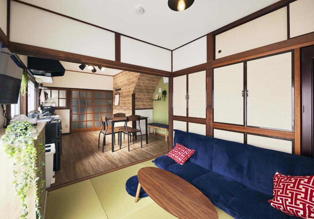 Est house KAMEARI -Entire Tokyo House with Direct Bus Access to Airport ...