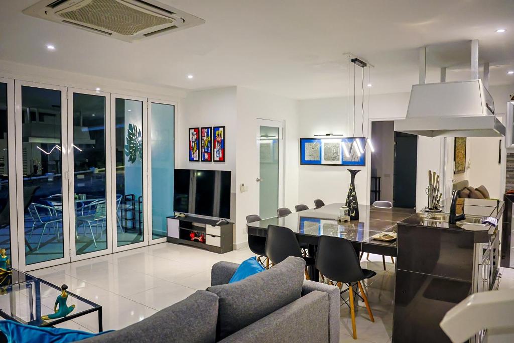 Sunset Hill Villas - Aquamarine Pool Villa, Ulu Melaka (updated prices ...