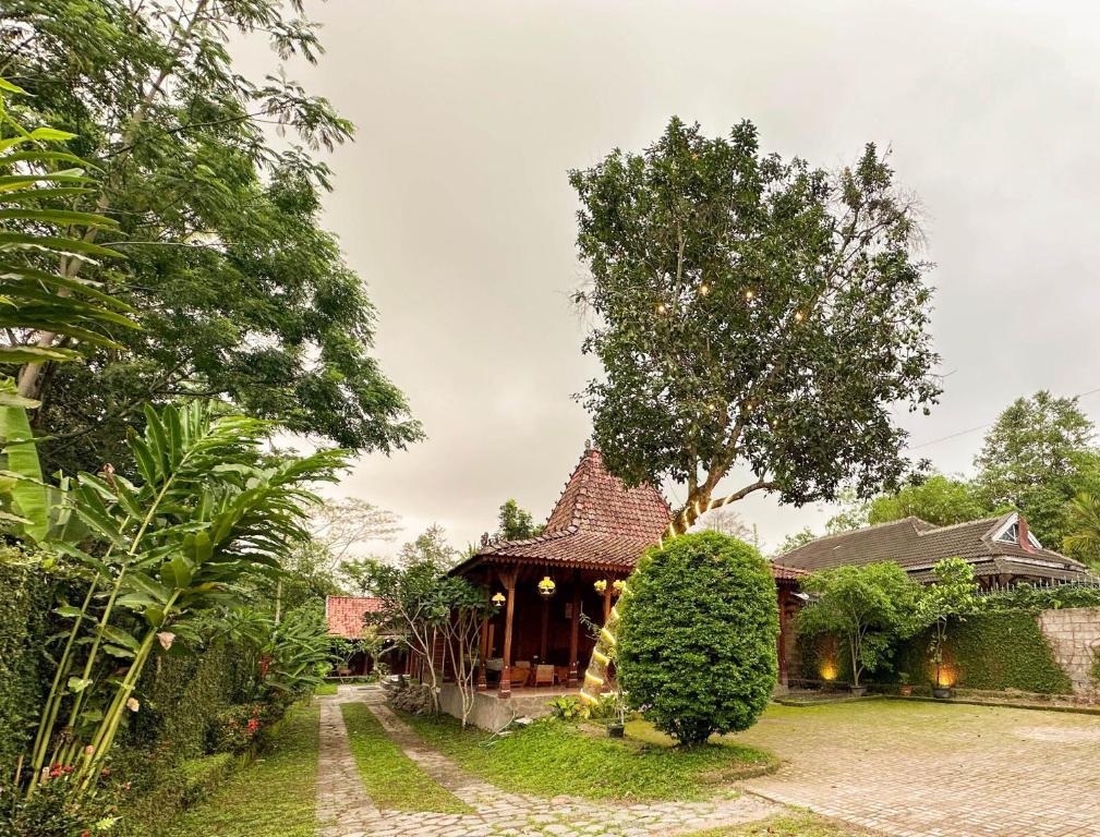 Ndalem Rahadi, Kaliurang (updated prices 2025)