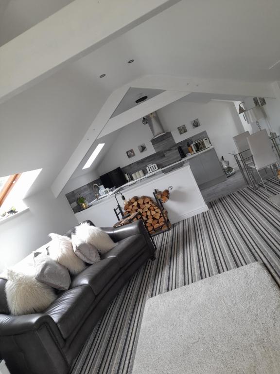 The Old Fire Station, Tregaron (updated prices 2025)