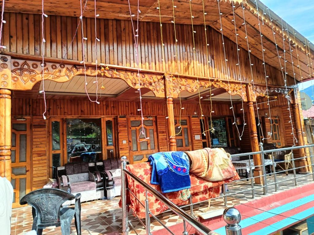 Rana Ghameru Home Stay at Dayara Bugyal Trek Point Raithal, Bhatwāri ...