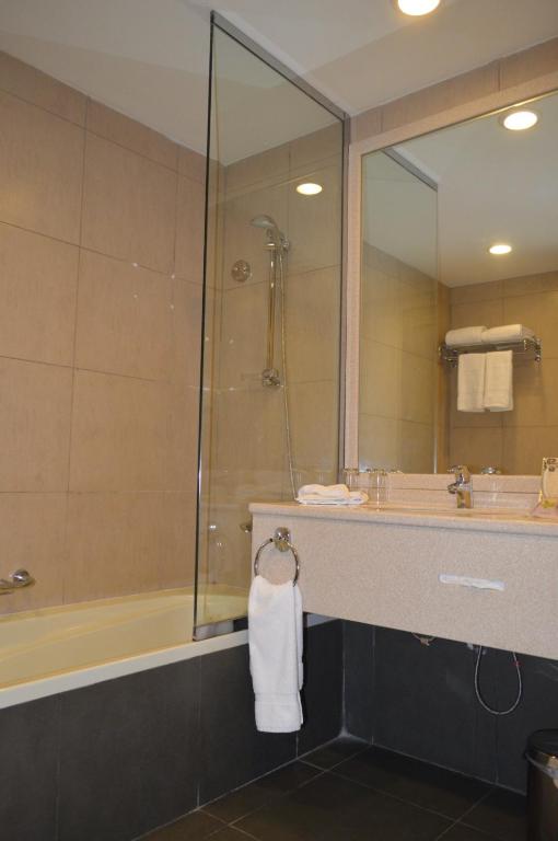 Golden Tulip Hail, Hail (updated prices 2025)