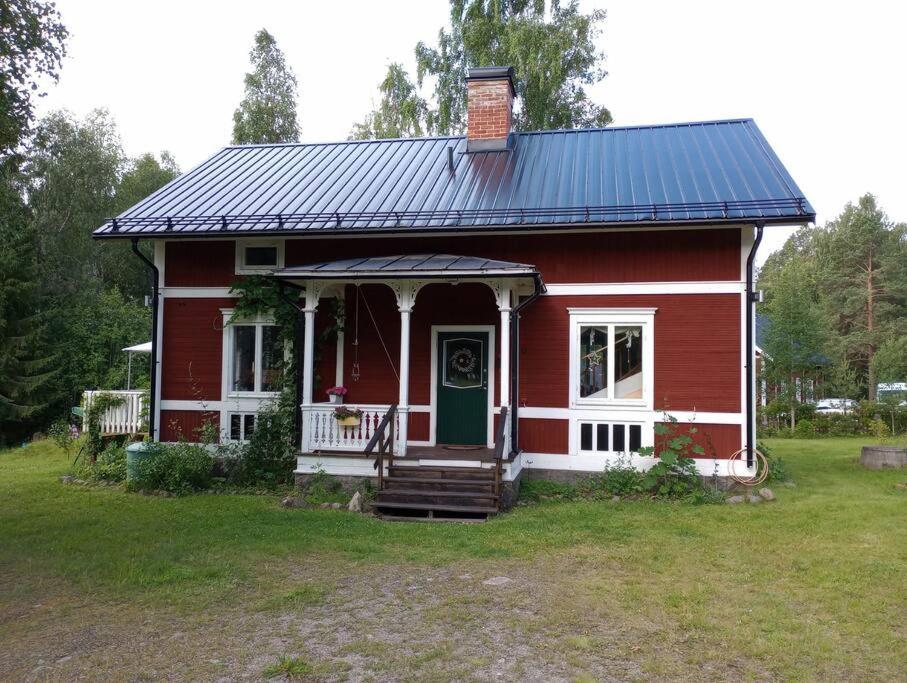 Lovely teacher cottage by the famous Dellen lakes, Bjuråker (updated ...